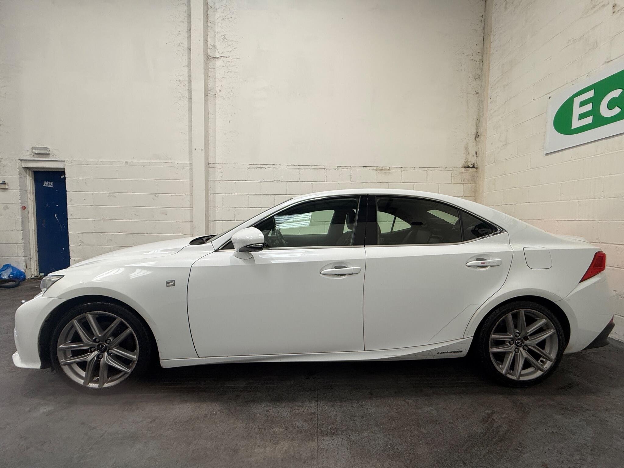 Used 2015 Lexus IS 2.5 300h F Sport E-CVT Euro 5 (s/s) 4dr for sale in ...